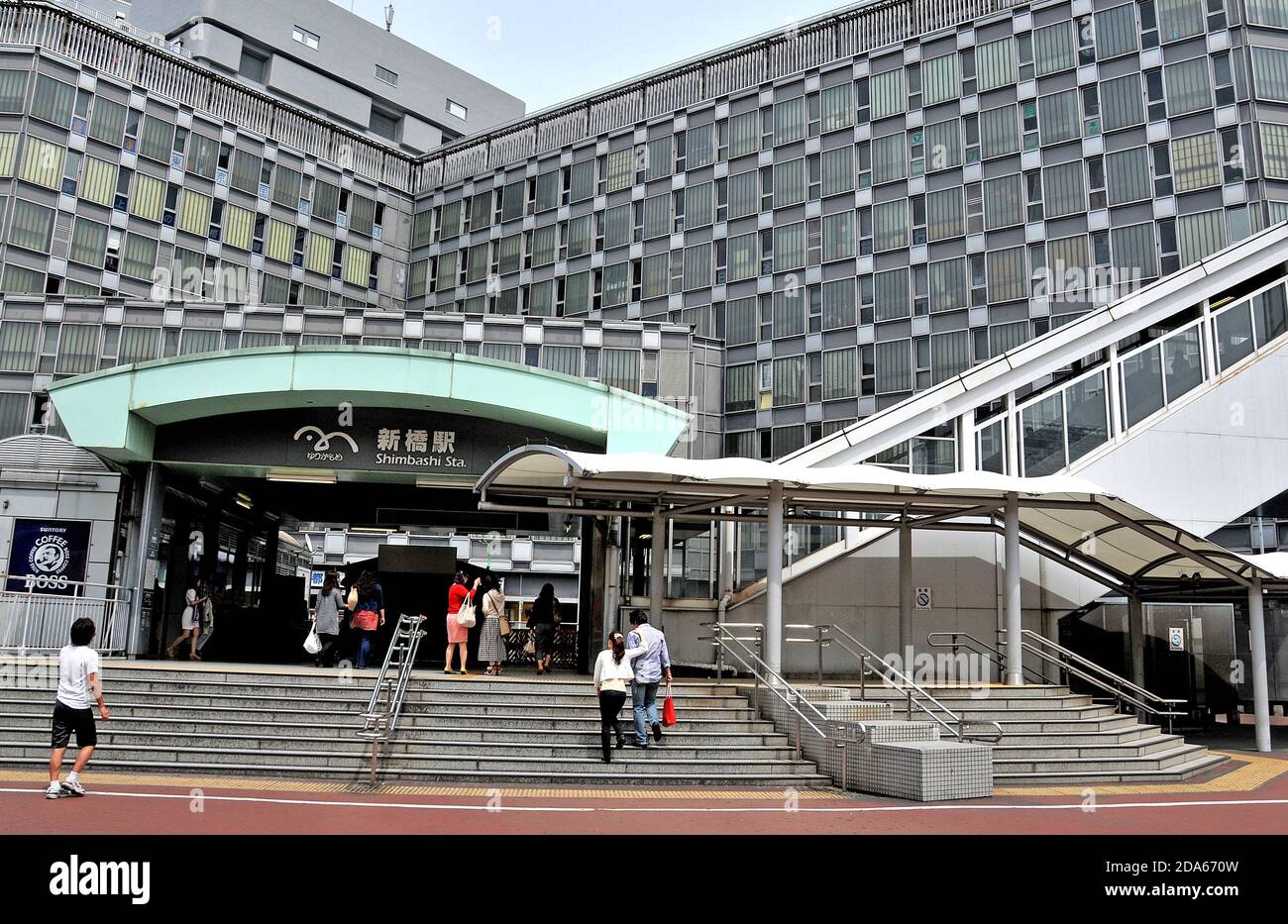 Jr shimbashi station hi-res stock photography and images - Alamy