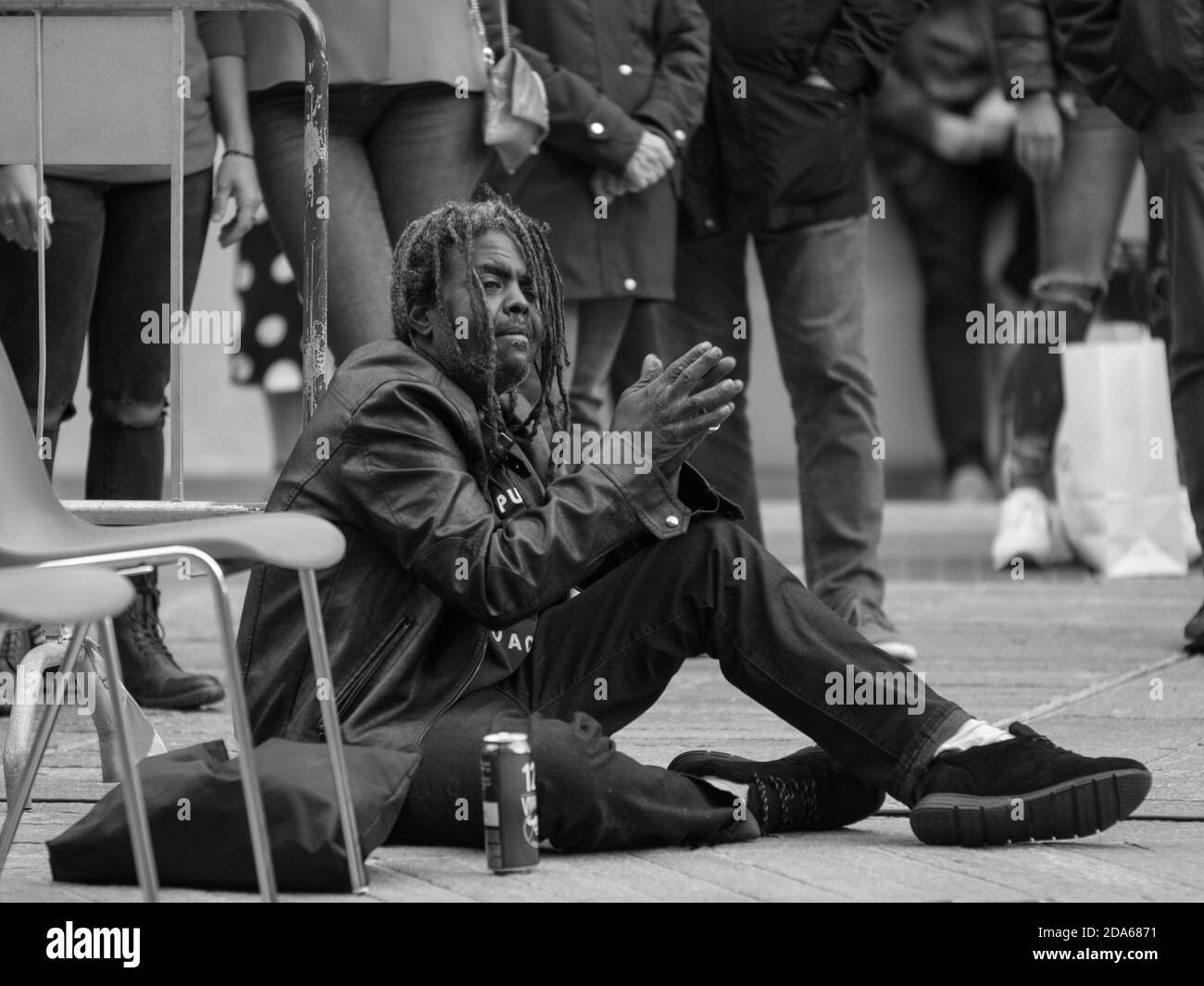 Social listening people Black and White Stock Photos & Images - Alamy