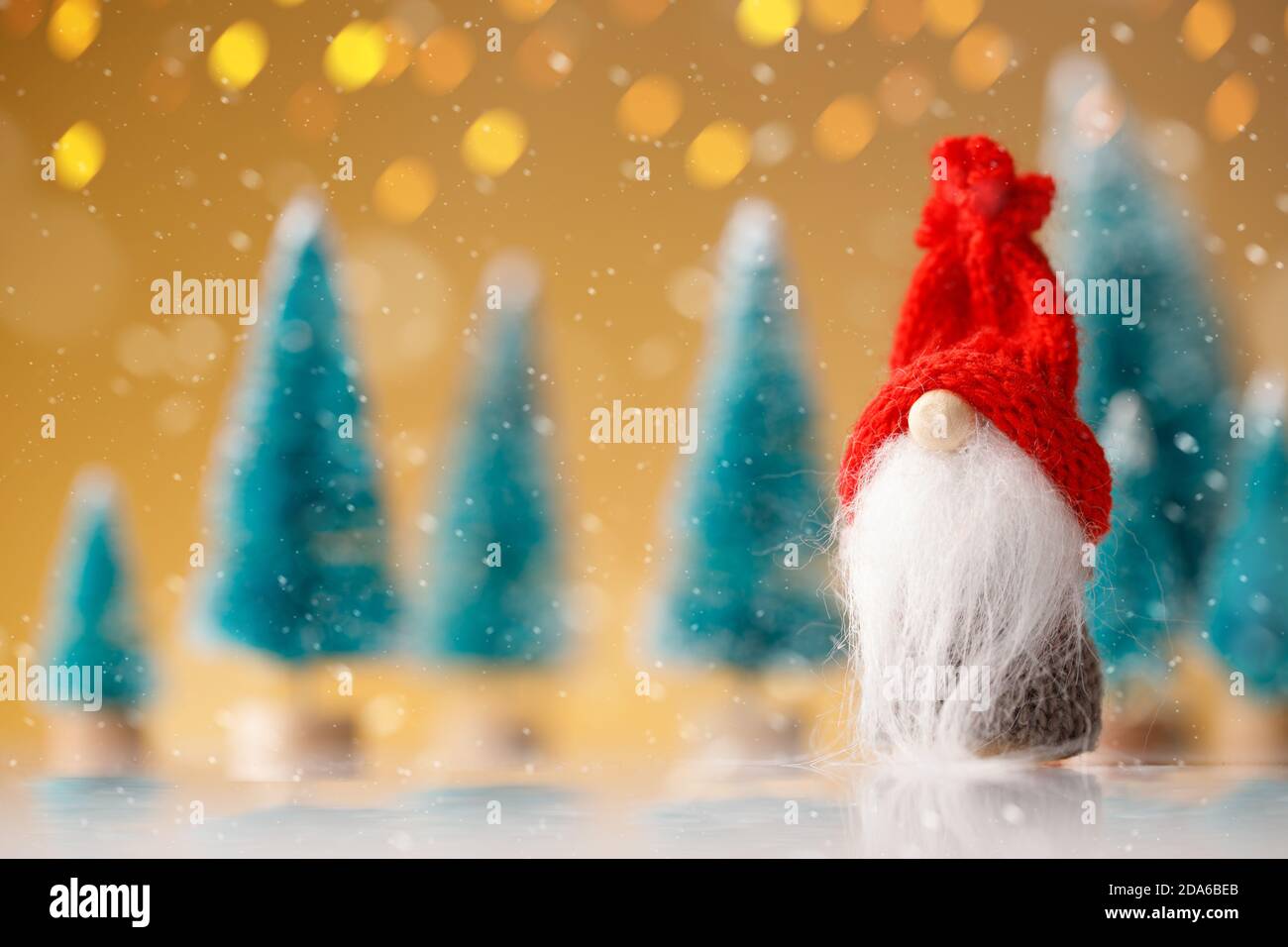 Christmas gnome hi-res stock photography and images - Alamy