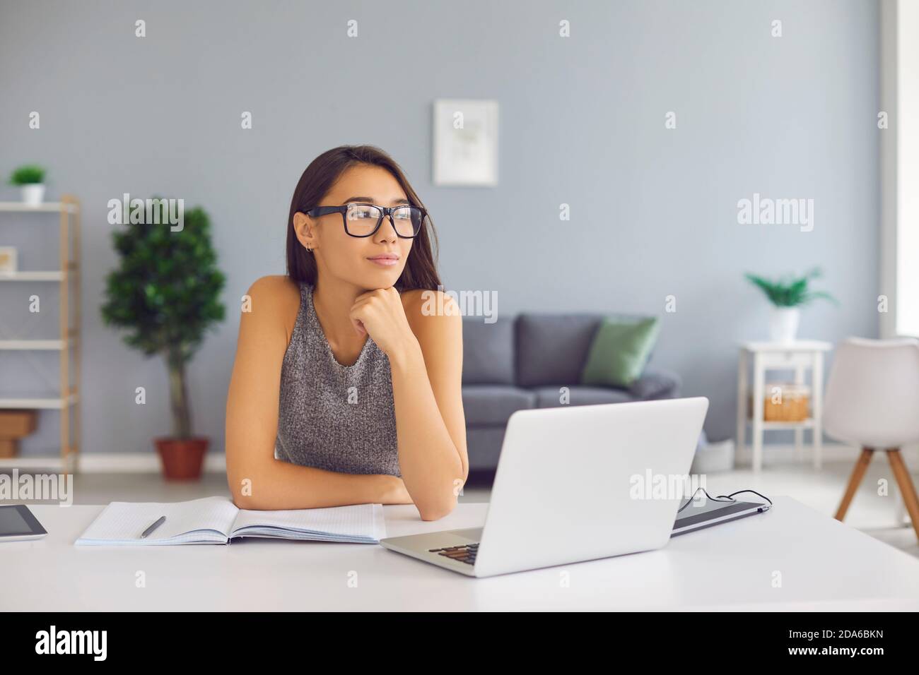 Laptop thoughtful student hi-res stock photography and images - Alamy