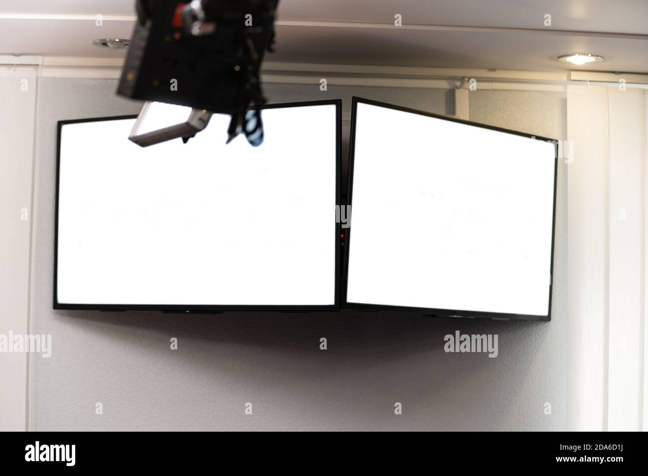 Subway screen wall hi-res stock photography and images - Alamy