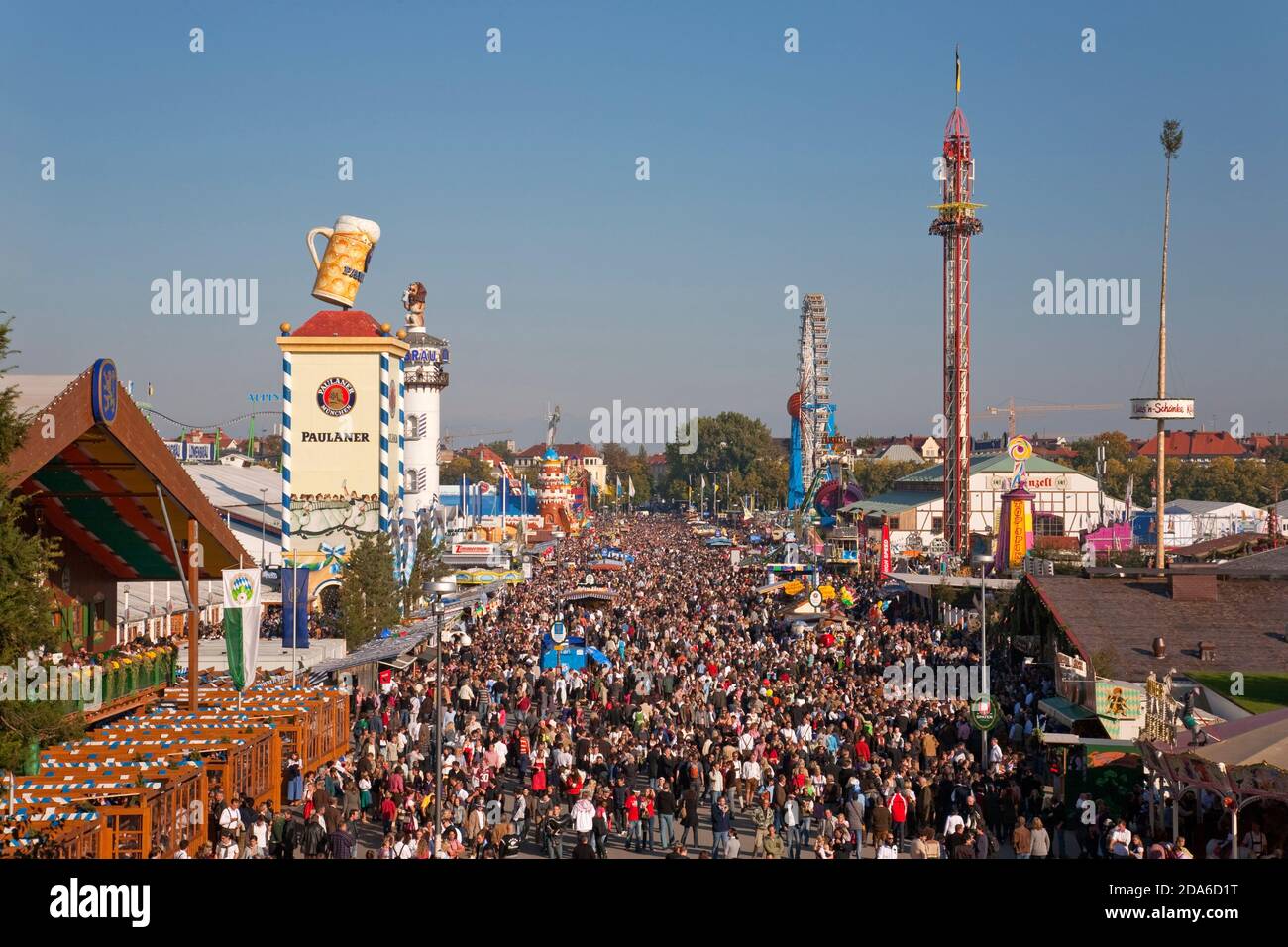 Green roundabouts hi-res stock photography and images - Alamy