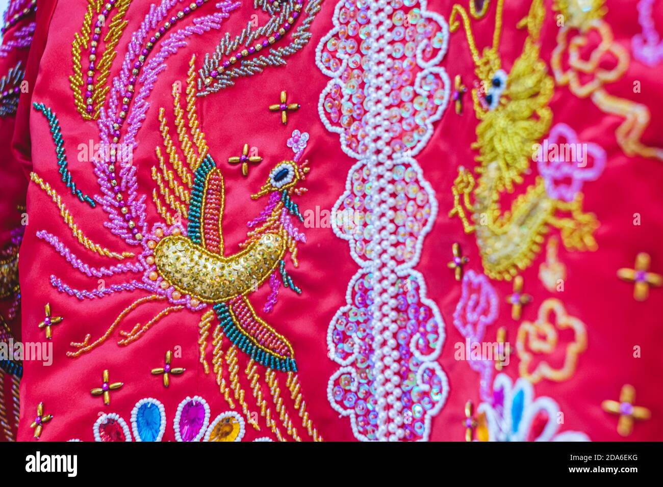 Chinese Cheongsam Wedding Dress Stock Photo - Alamy