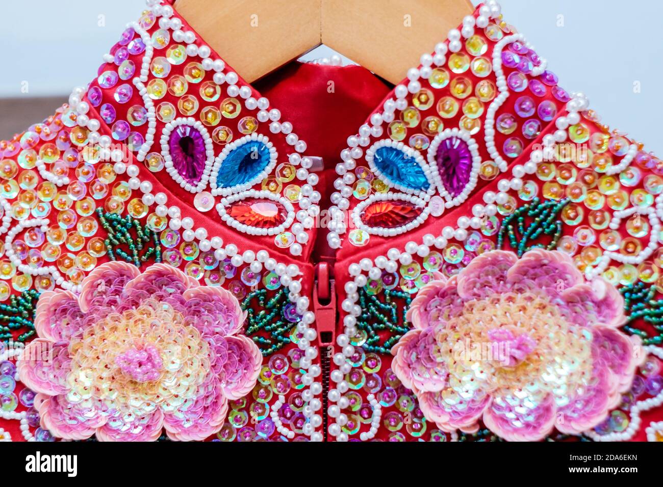 Chinese Cheongsam Wedding Dress Stock Photo - Alamy