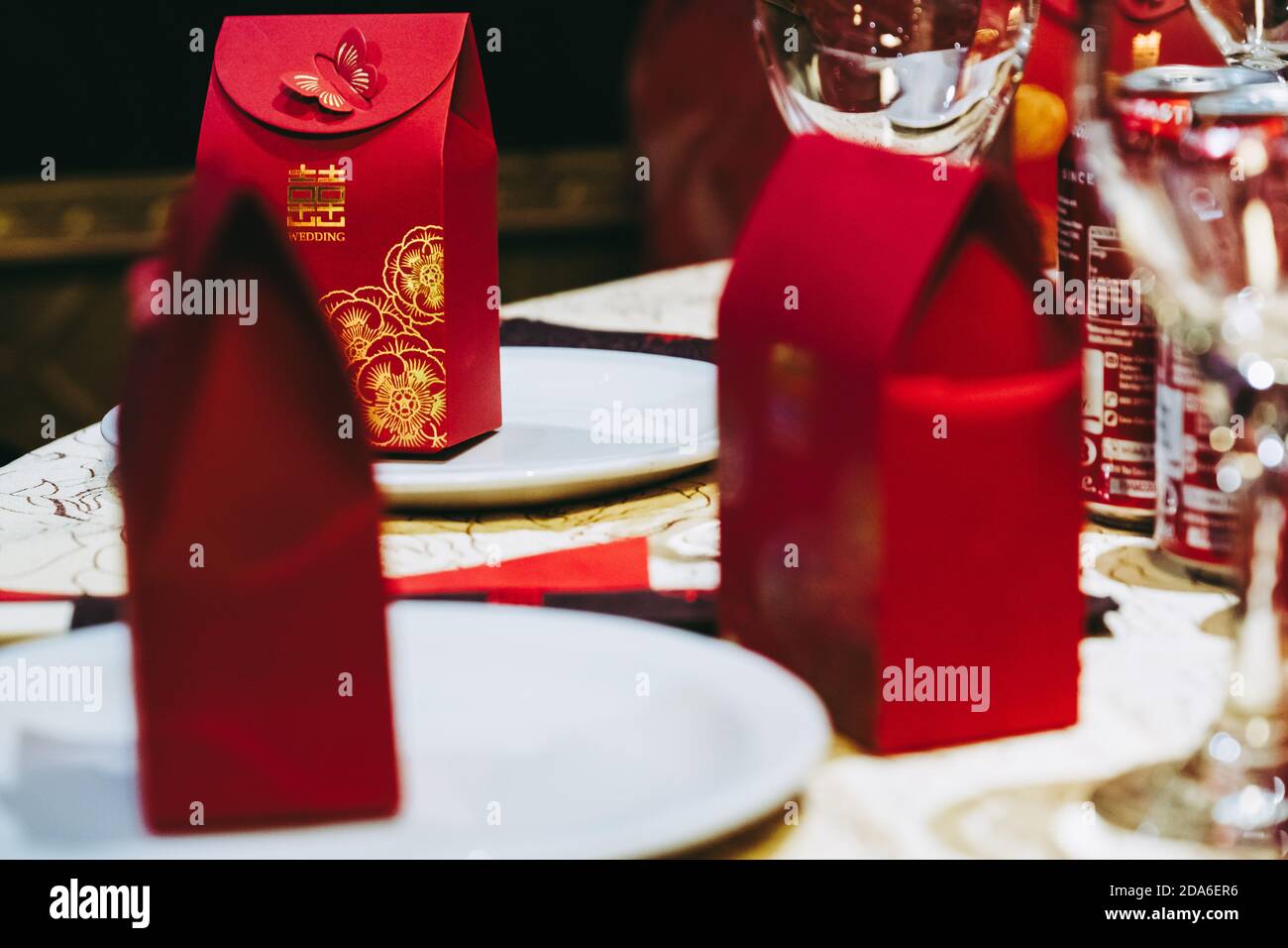Traditional Chinese Wedding Tea Ceremony Stock Photo - Alamy