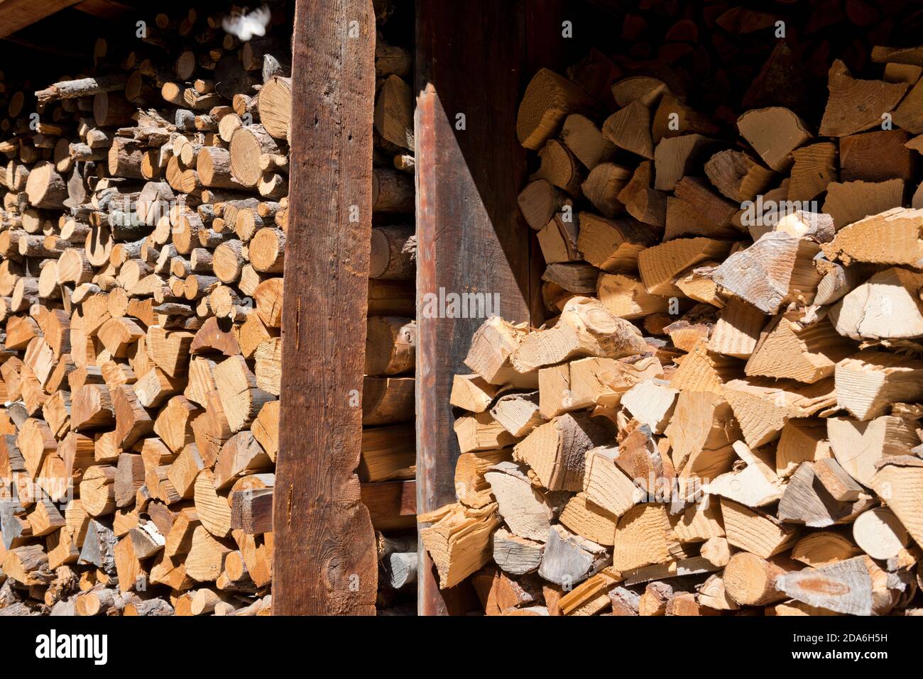 Chalet bois hi-res stock photography and images - Alamy