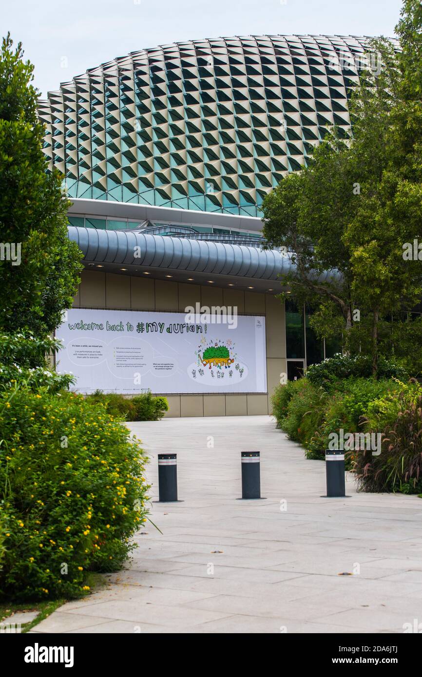 Esplanade forecourt garden hi-res stock photography and images - Alamy