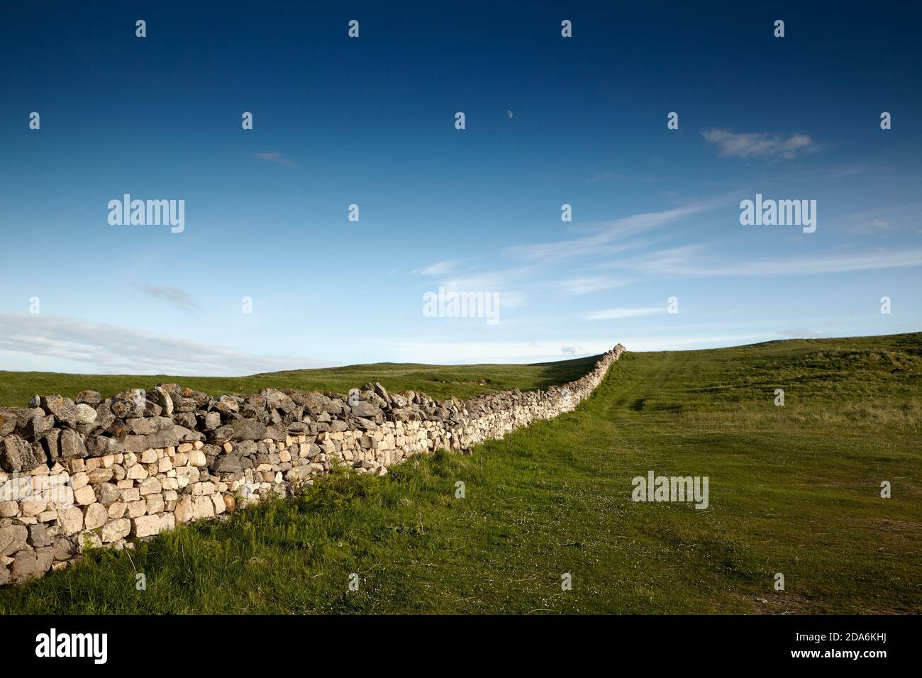 Dry Stone wall disappears into the distance Stock Photo - Alamy