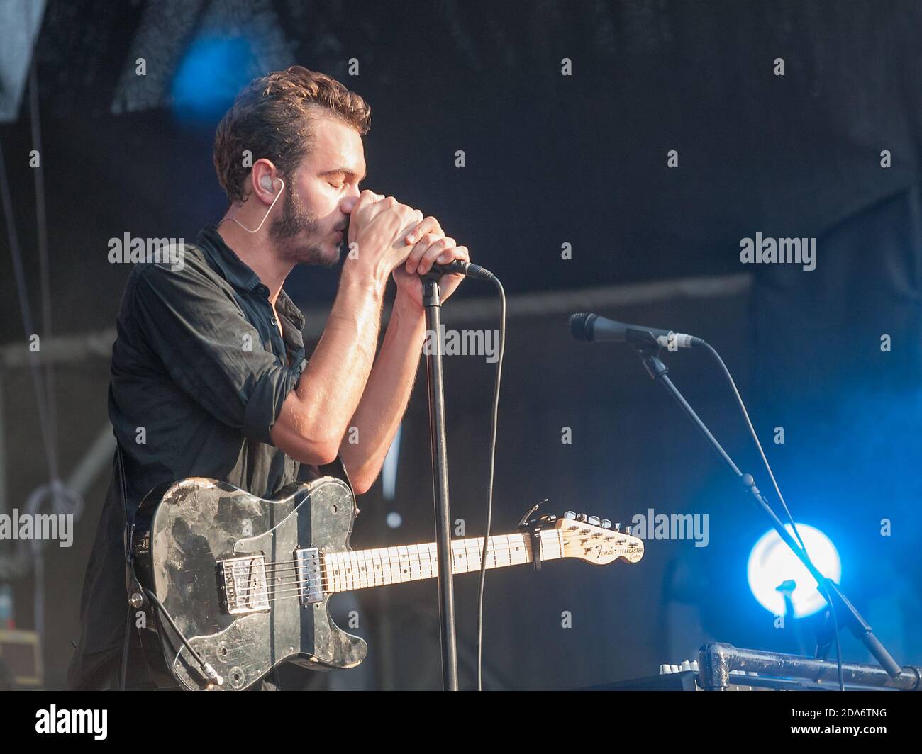 Frontman of the british rock group hi-res stock photography and images ...