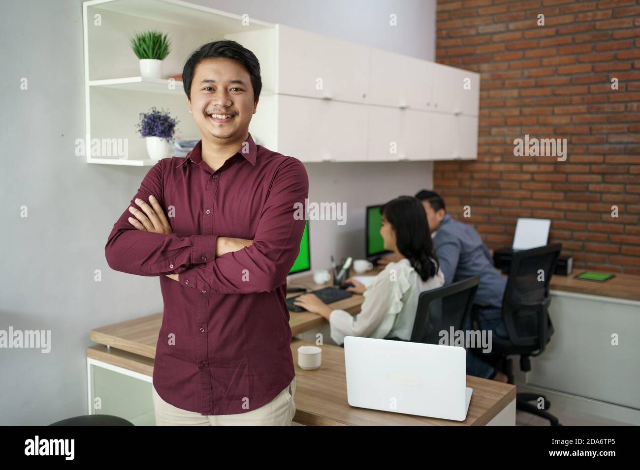 Portrait of a happy manager man. Show trust, crossed arms Stock Photo ...