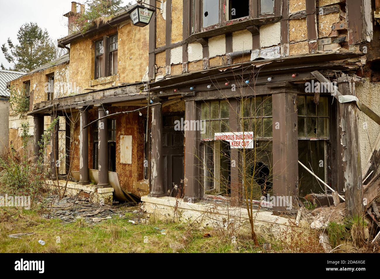 Derelict hotel hi-res stock photography and images - Alamy