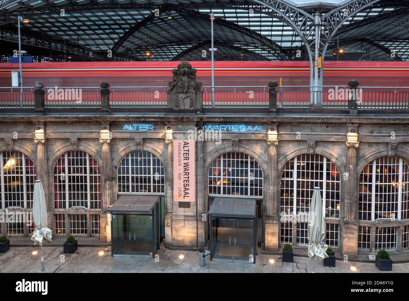 Station old waiting room hi-res stock photography and images - Alamy