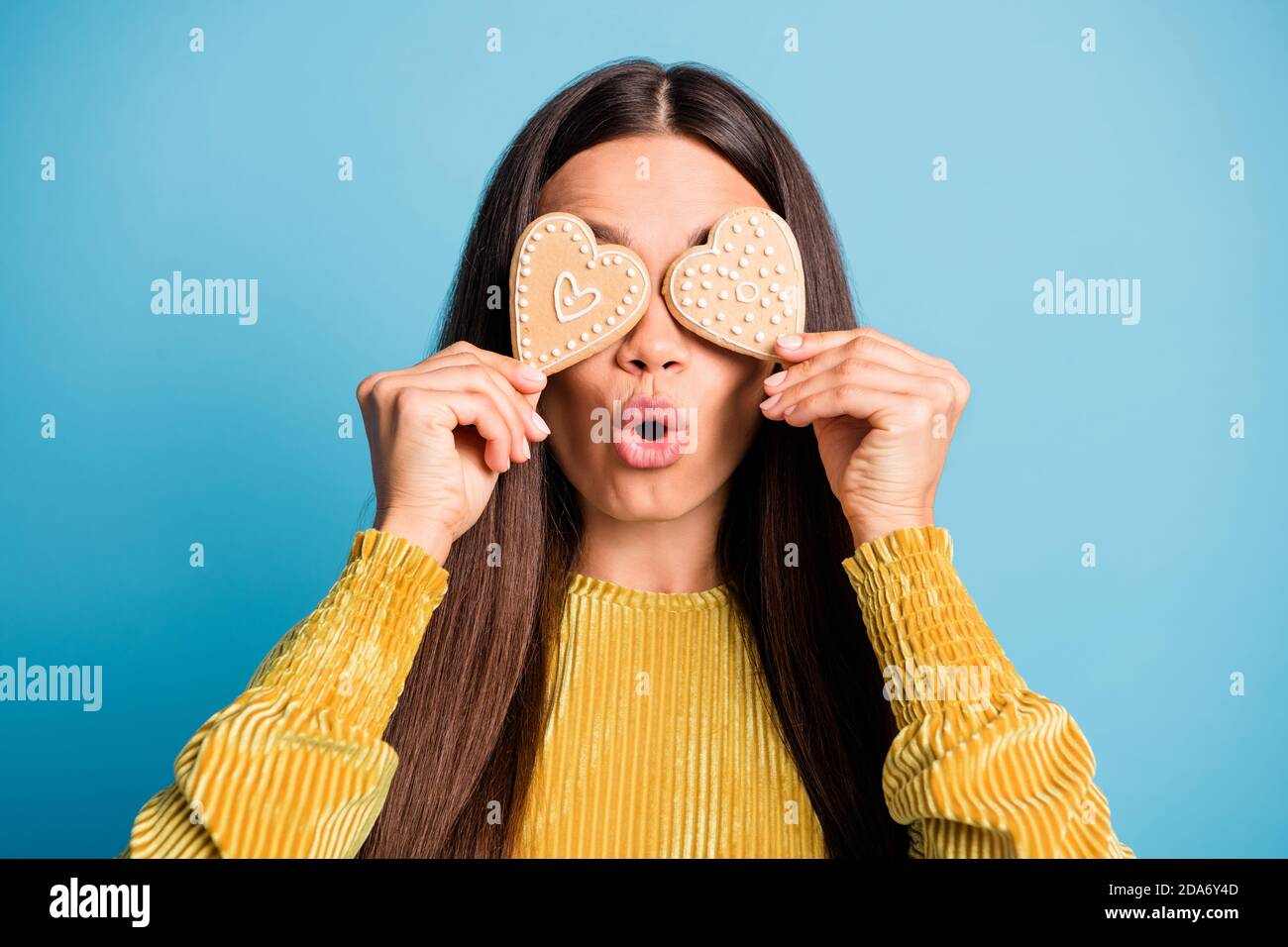 Photo portrait of shocked woman covering two eyes with heart-shaped ...