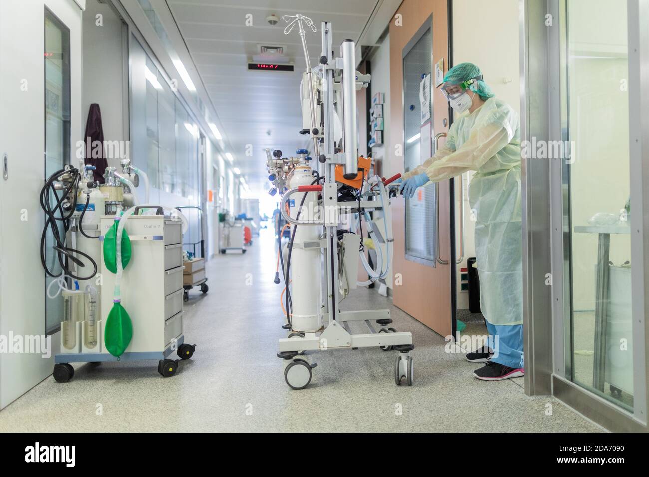 Mobile intensive care unit hi-res stock photography and images - Alamy