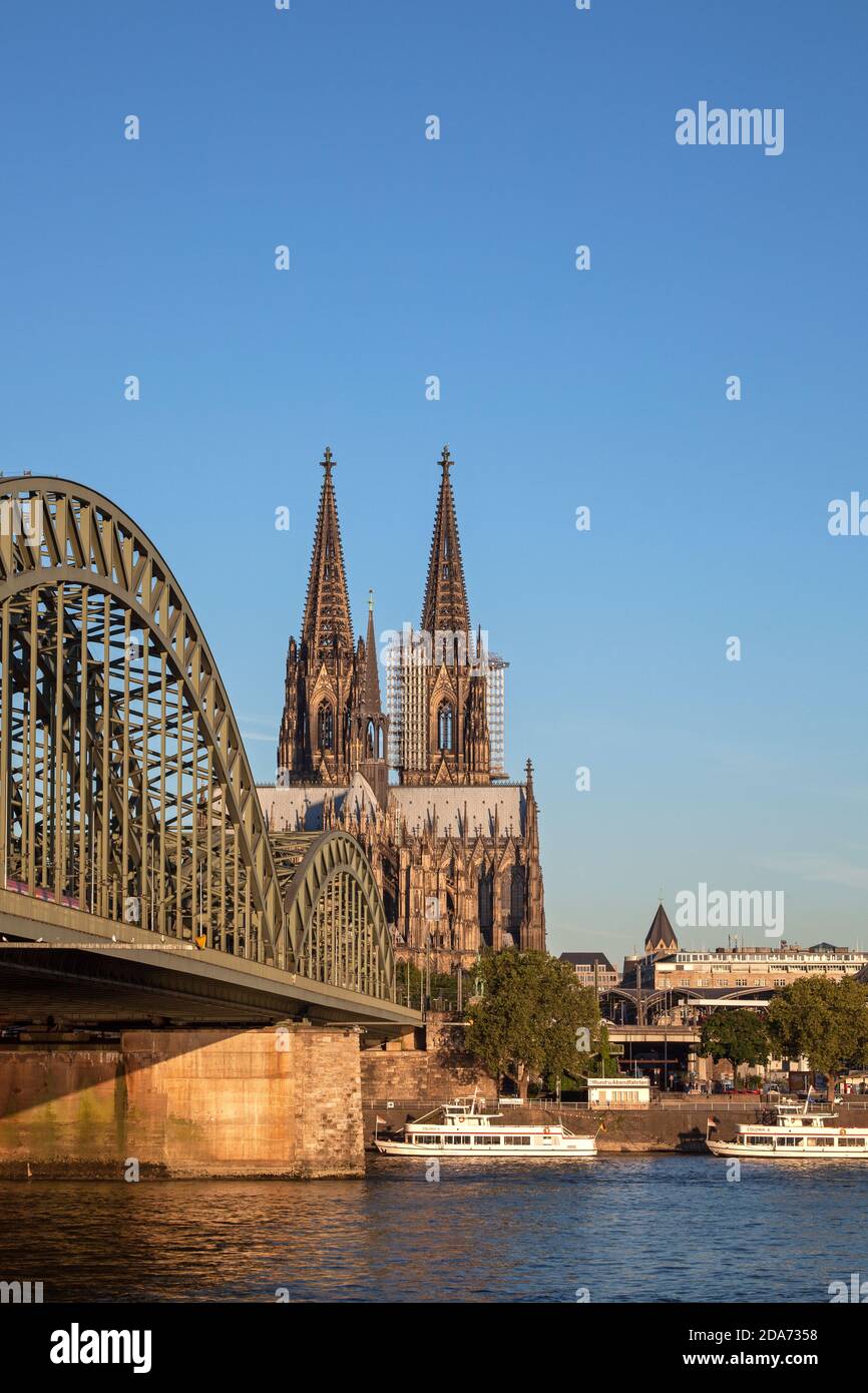 Cologne cathedral and bridges hi-res stock photography and images - Alamy
