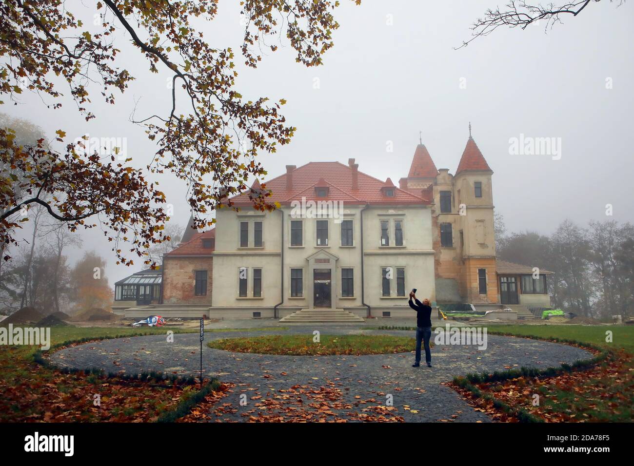 Non Exclusive: PIDHIRTSI, UKRAINE - NOVEMBER 9, 2020 - A woman takes ...