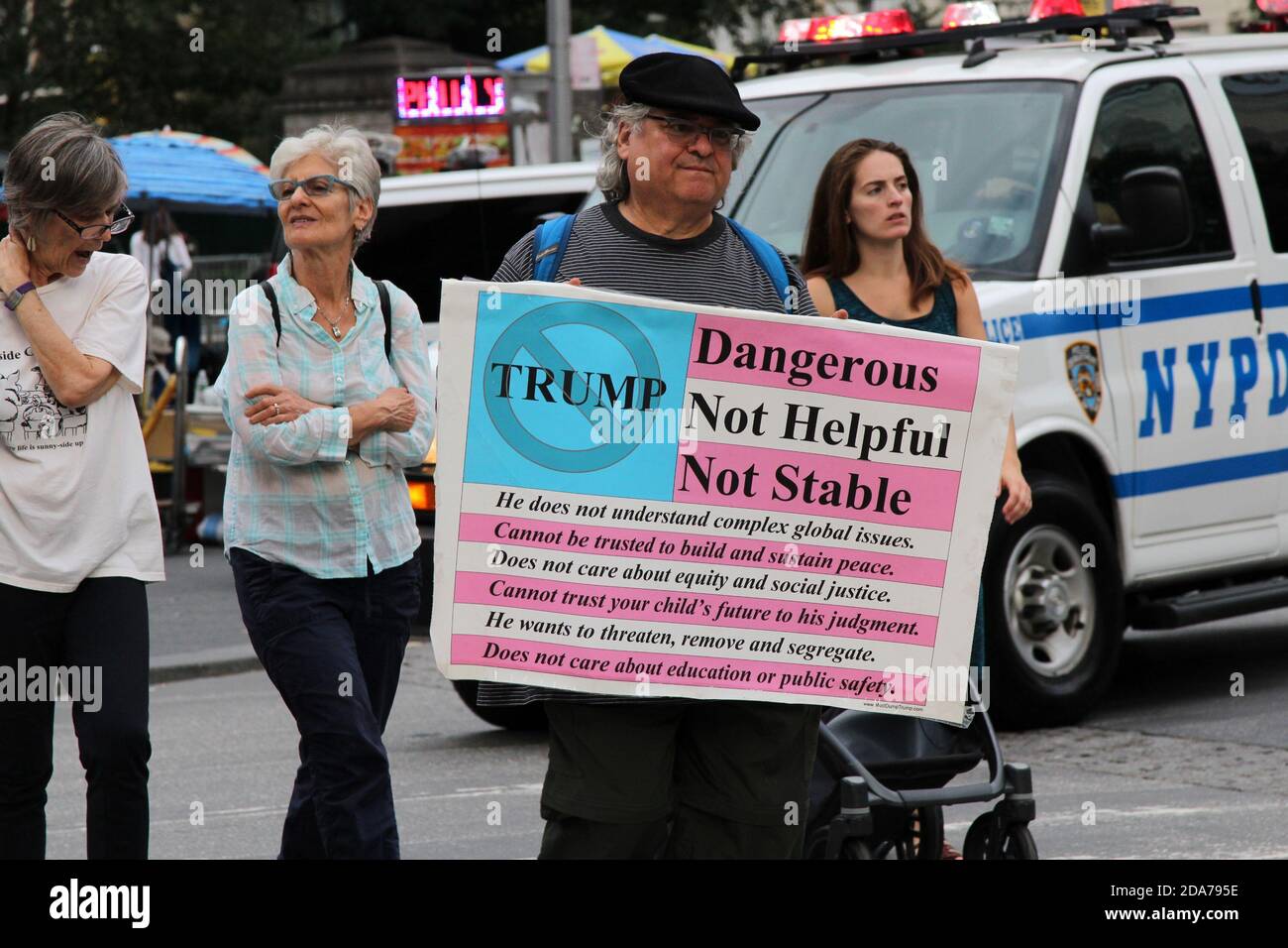 People Expressing Their Feelings About Donald Trump, New York, USA ...
