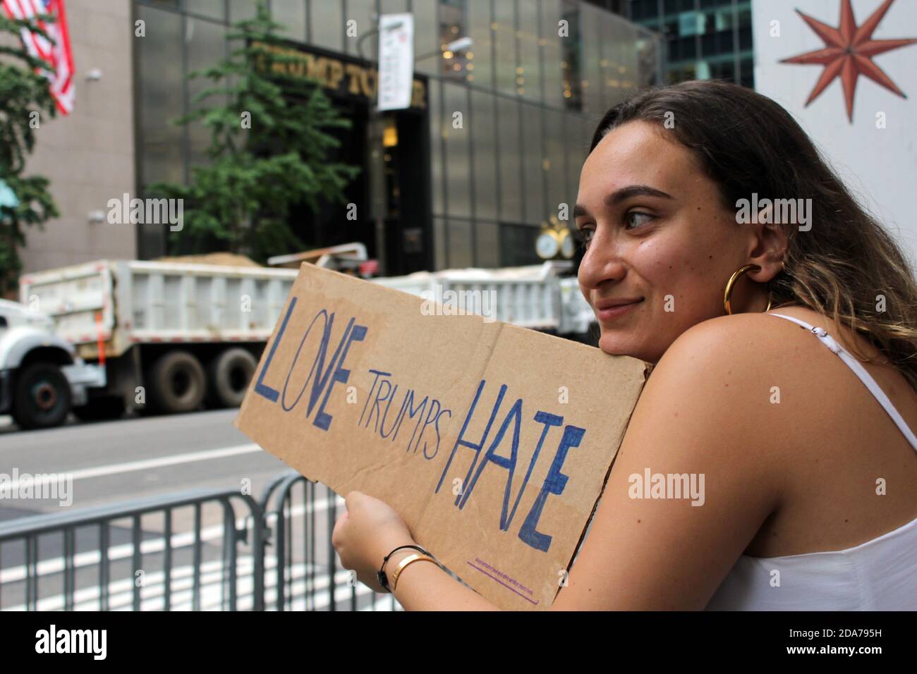 People Expressing Their Feelings About Donald Trump, New York, USA ...