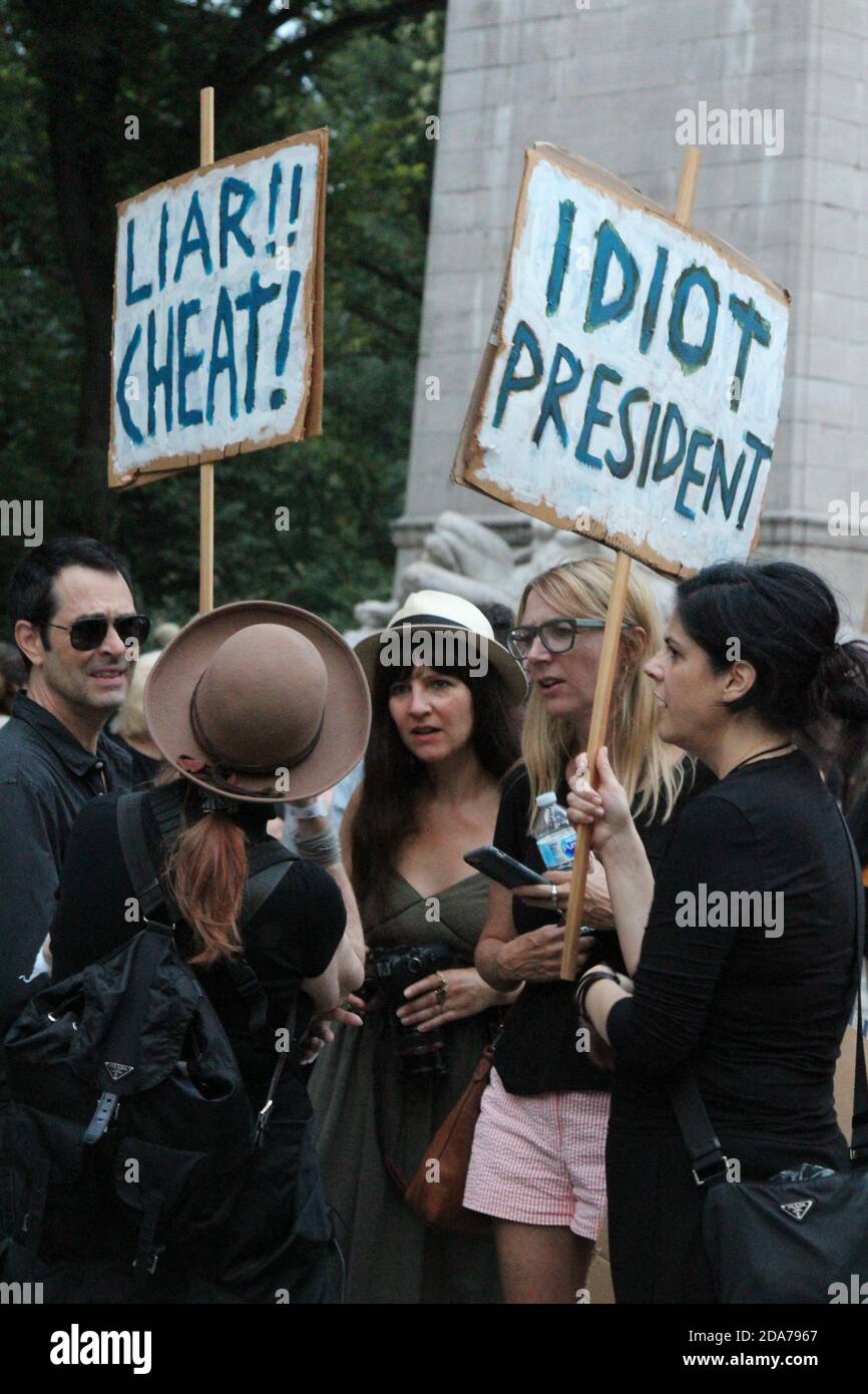 People Expressing Their Feelings About Donald Trump, New York, USA ...