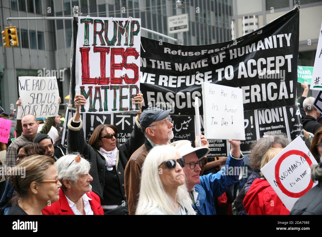 People Expressing Their Feelings About Donald Trump, New York, USA ...