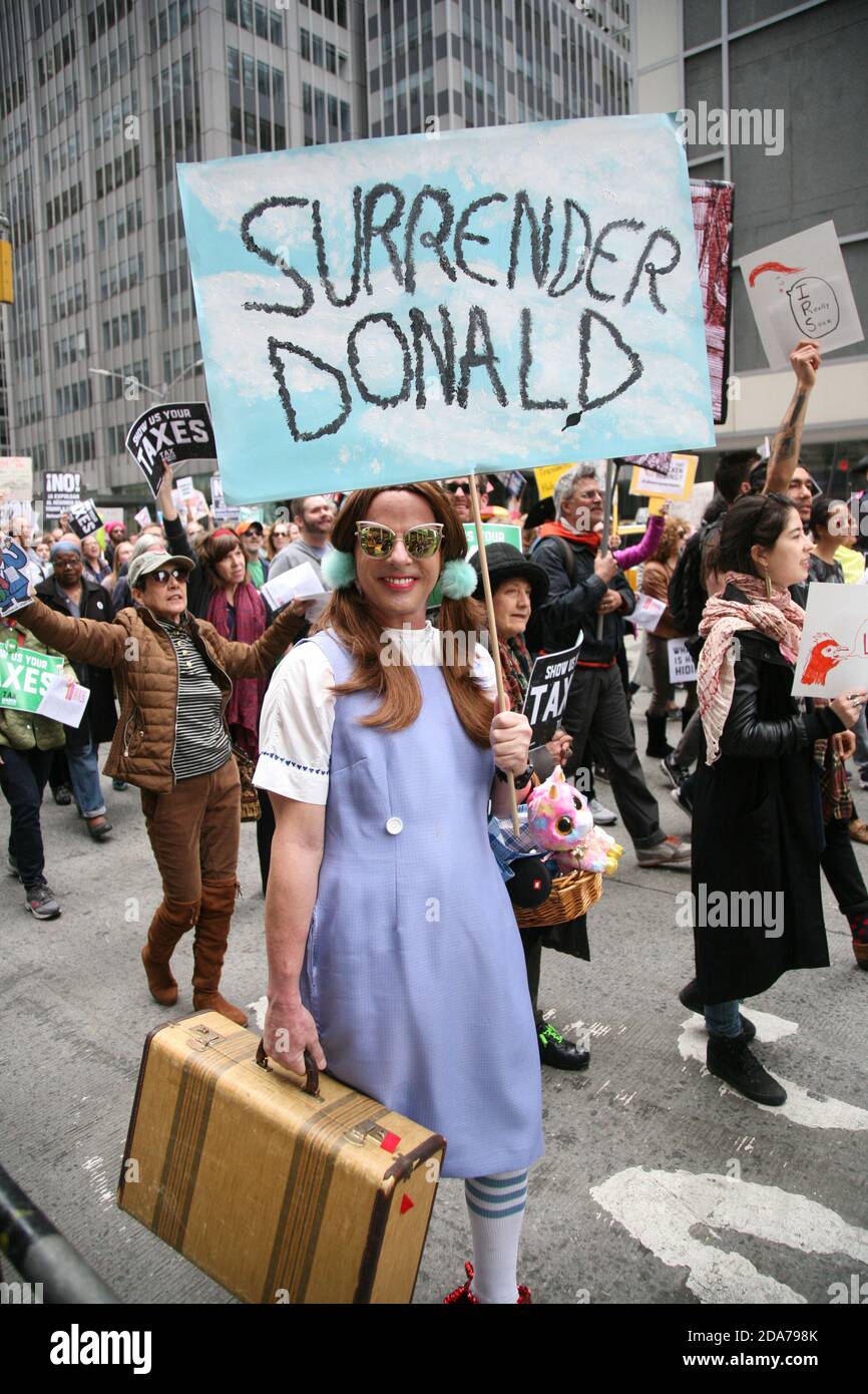 People Expressing Their Feelings About Donald Trump, New York, USA ...