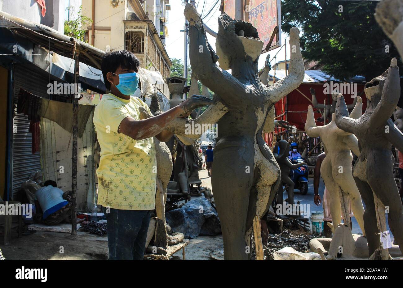 The idol maker making idols of goddess Kali in new normal at Potuapara ...