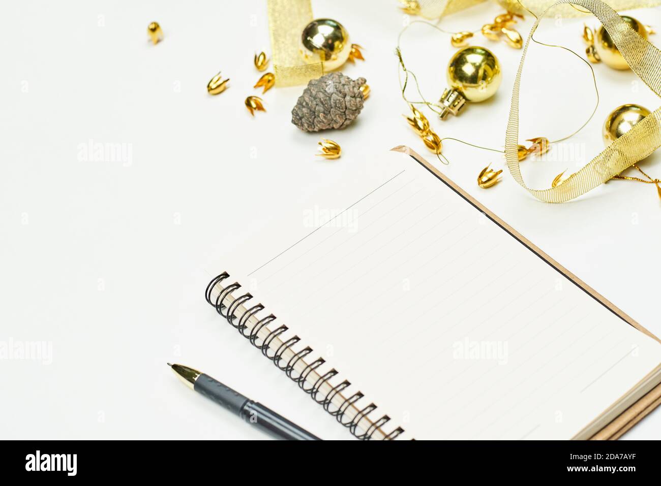 Blank notepad with Christmas decorations. Notepad for writing new ...
