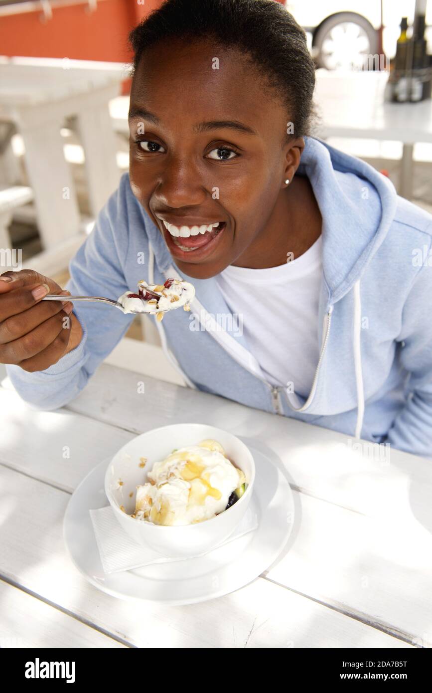 African woman eating hi-res stock photography and images - Alamy