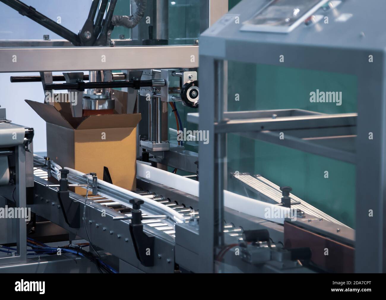 Process of carton forming machine in production line Stock Photo - Alamy