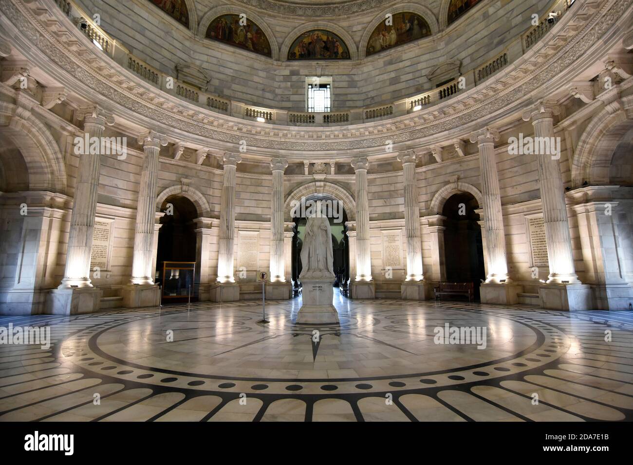 Inside victoria memorial kolkata hi-res stock photography and images ...