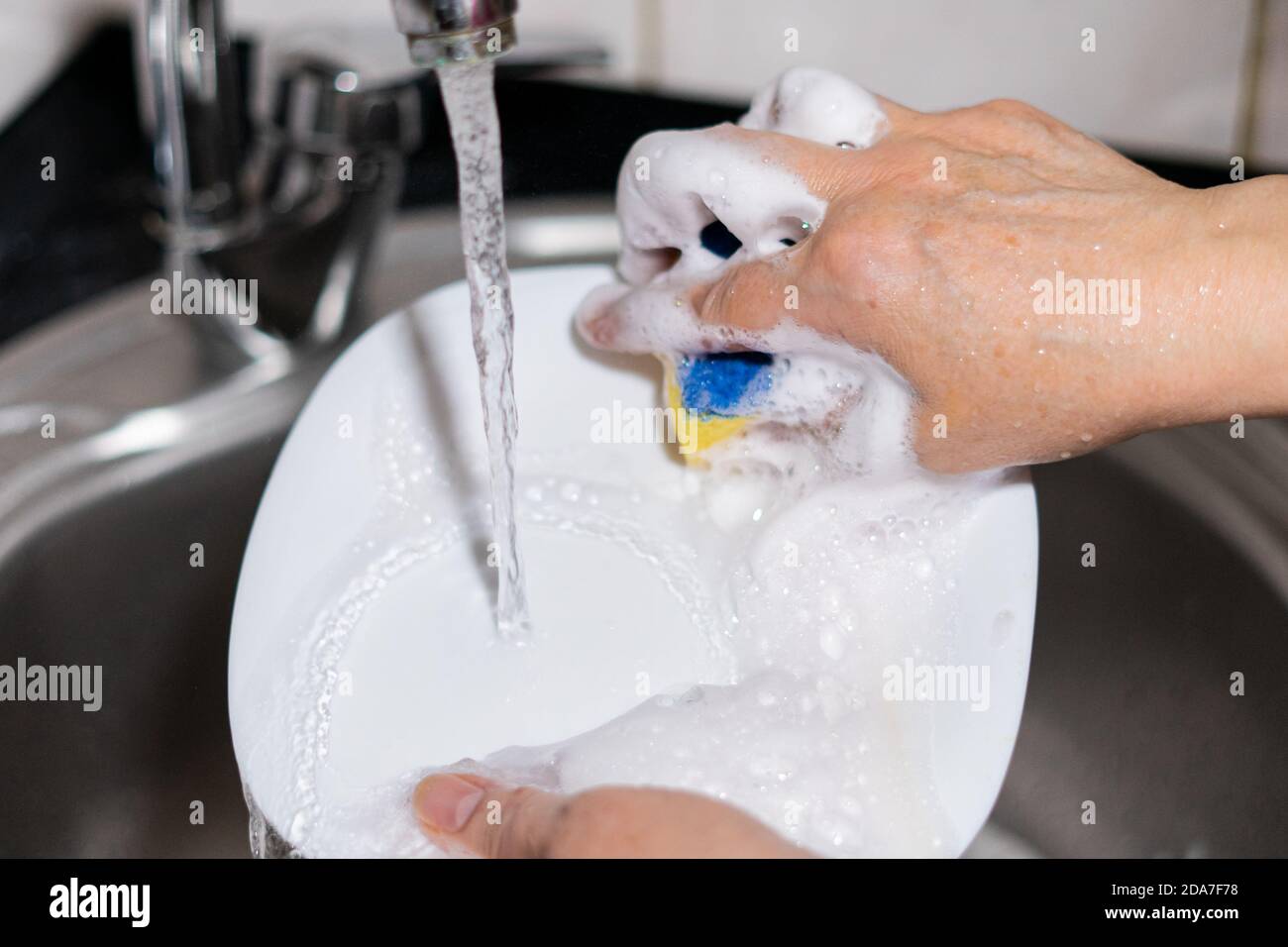 Kitchen wash hi-res stock photography and images - Alamy
