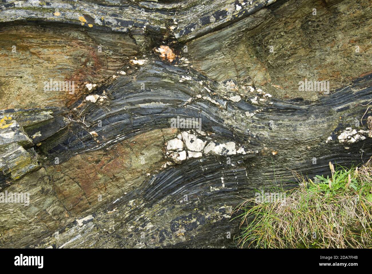 Stratified rock shapes and patterns interlaced with quartz in the slate ...