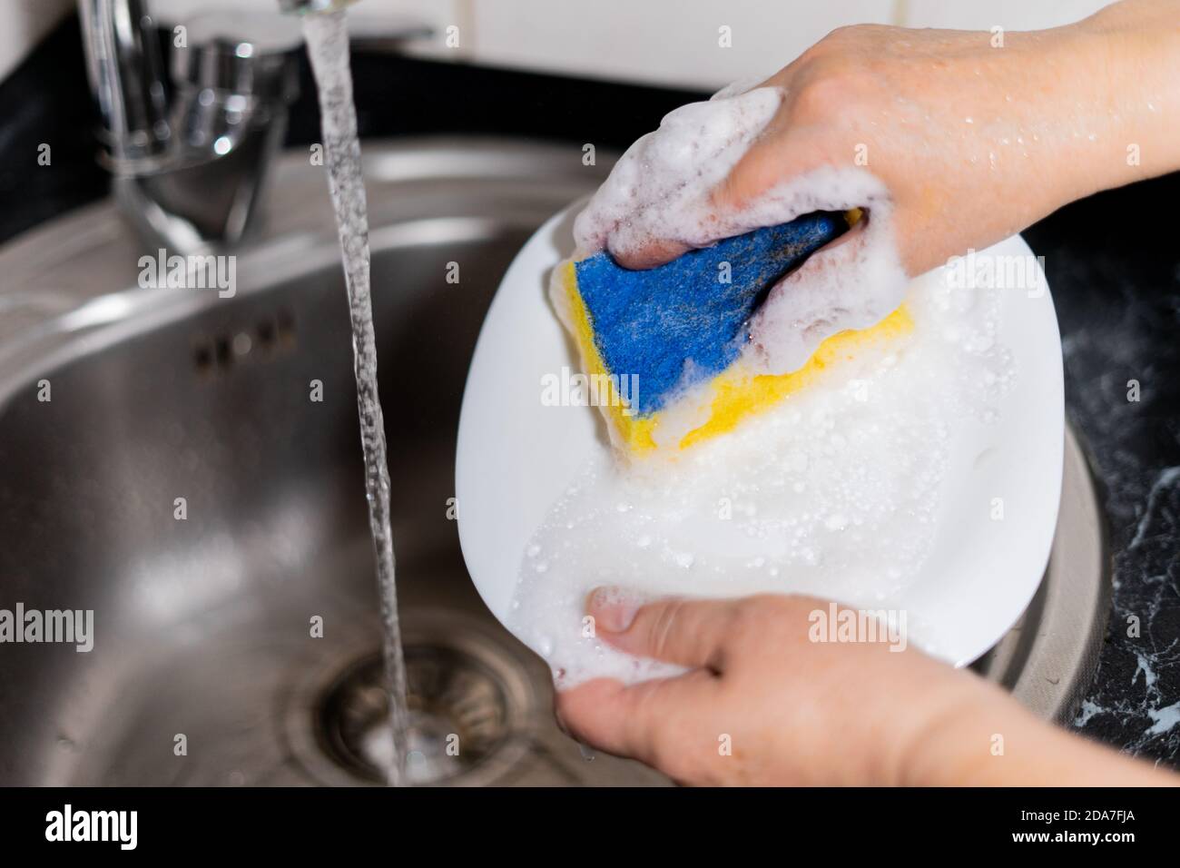 Kitchen wash hi-res stock photography and images - Alamy