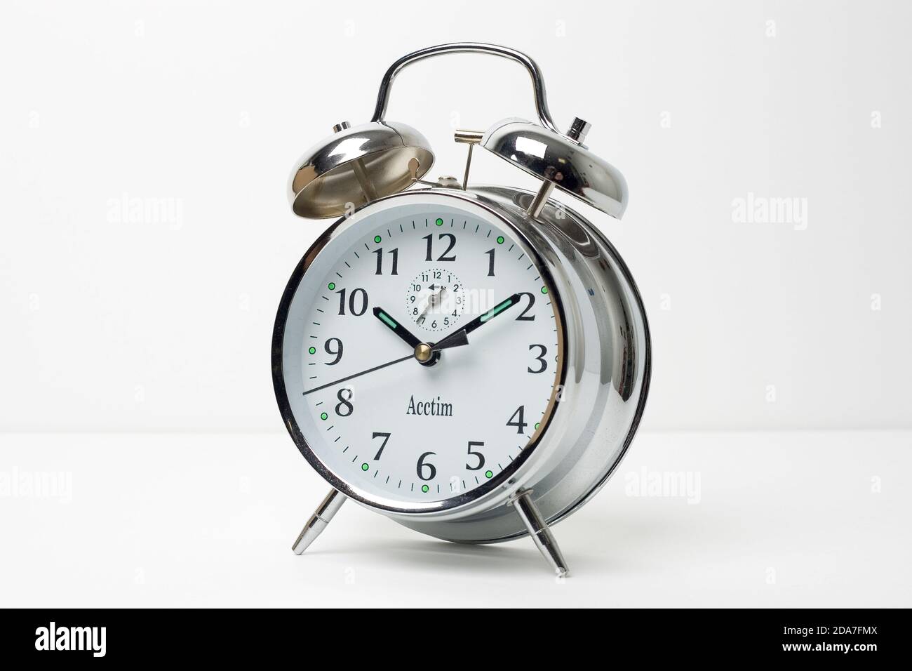 Plain white clock face hi-res stock photography and images - Alamy