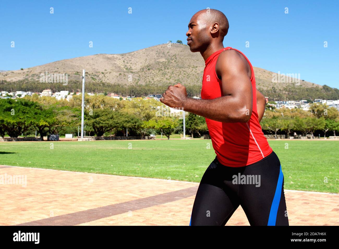 Guy running hi-res stock photography and images - Alamy