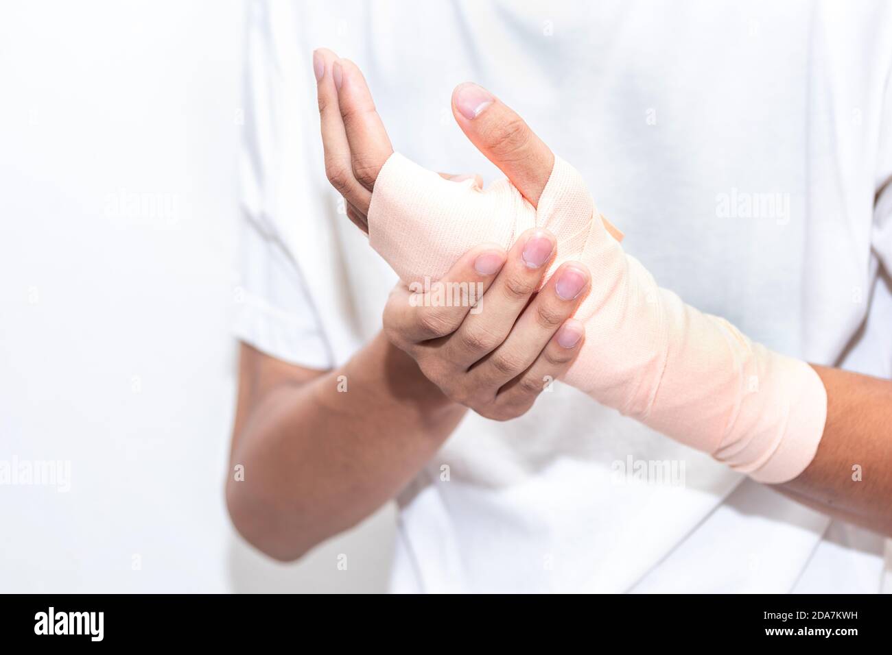 Sterile wound dressing hi-res stock photography and images - Alamy