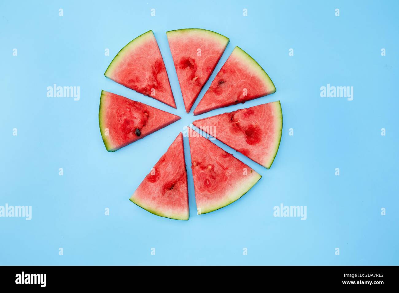 Top view of sliced watermelon forming a circle Stock Photo - Alamy