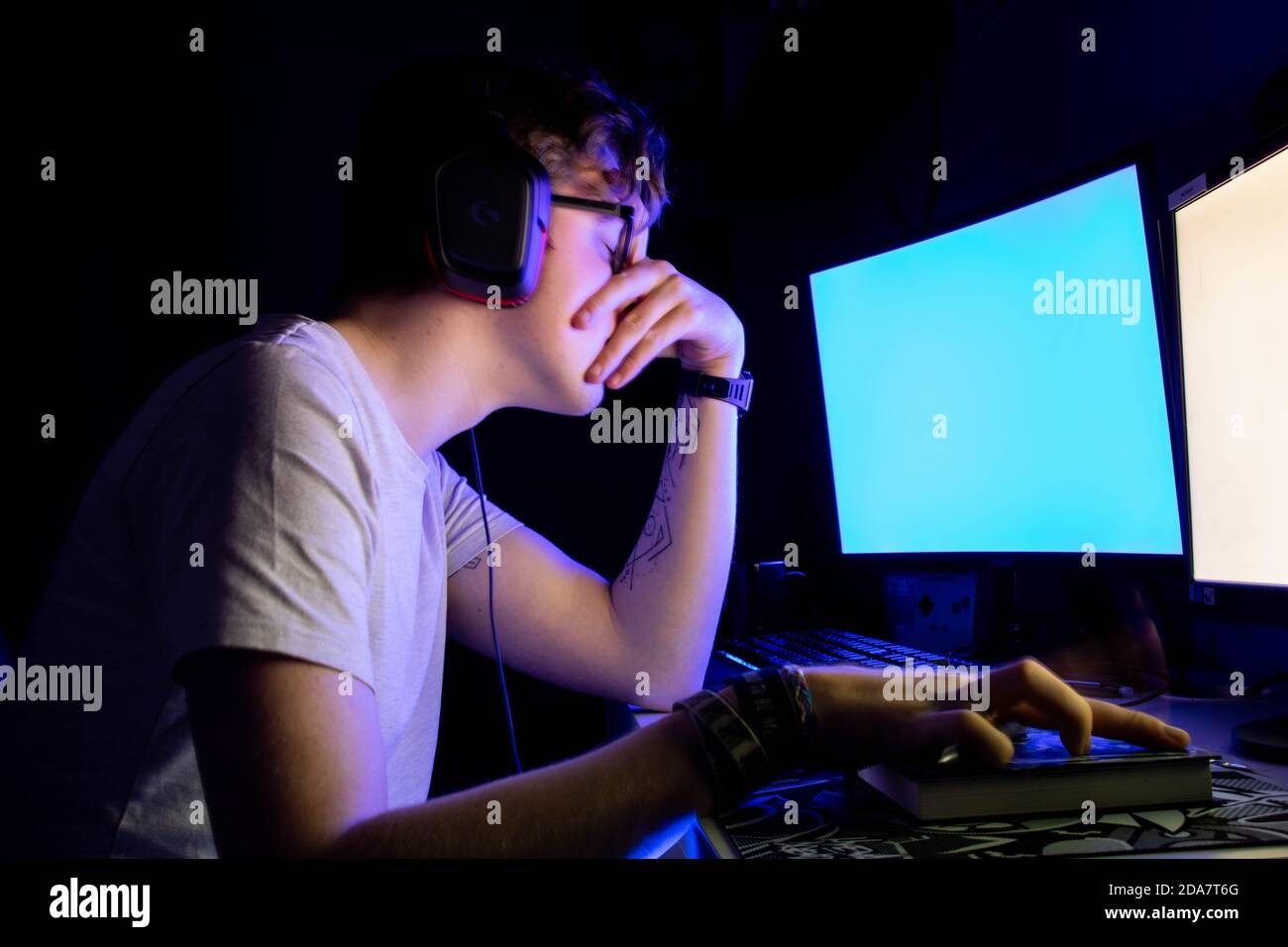 Boy stressed in front of screens Stock Photo - Alamy