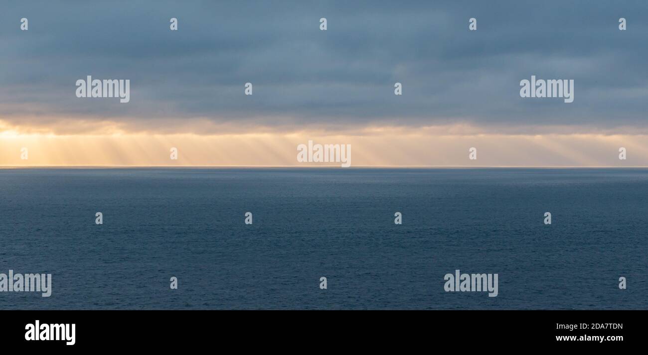 Sun rays coming down from the clouds hi-res stock photography and ...