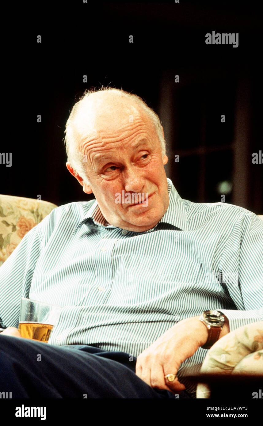 Richard Wilson (Stephen Febble) in THE WEEKEND by Michael Palin at the ...