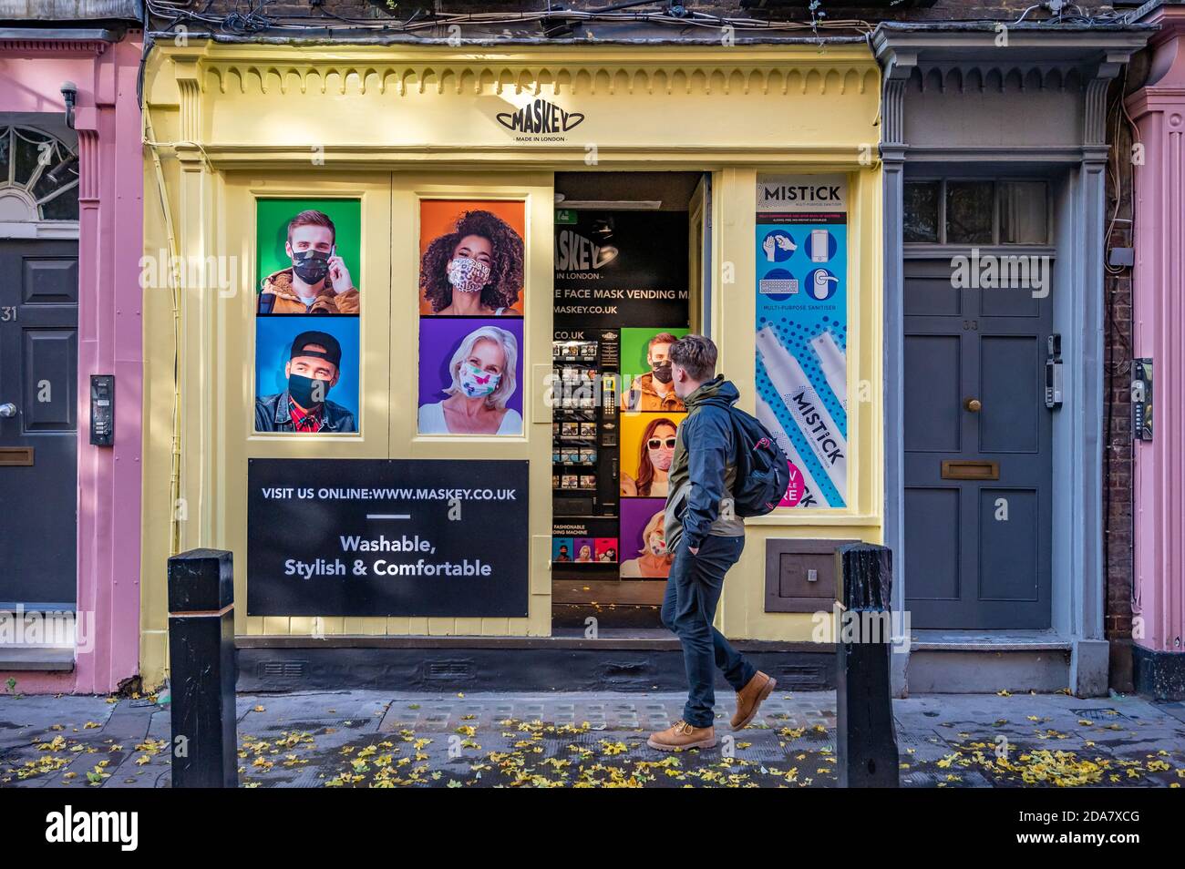 Man wearing ppe walks hi-res stock photography and images - Alamy