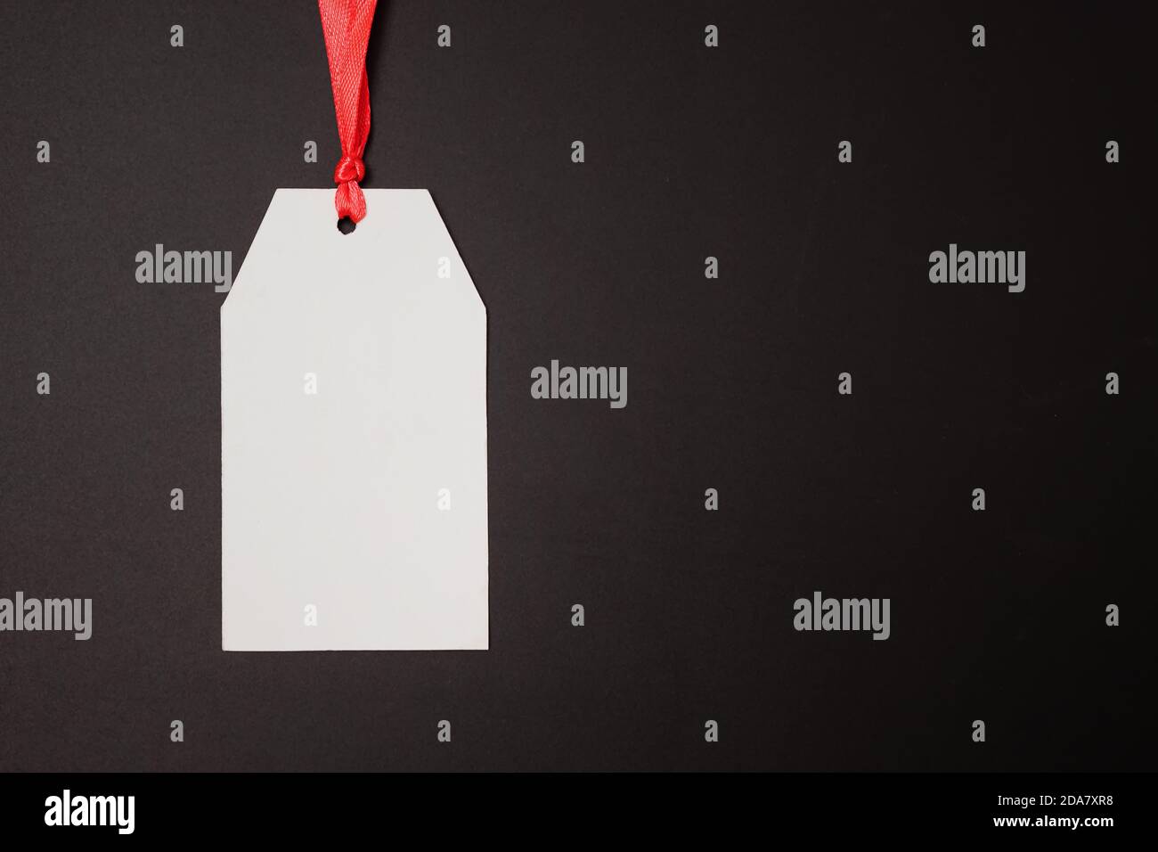 Empty shopping tag template hi-res stock photography and images - Alamy