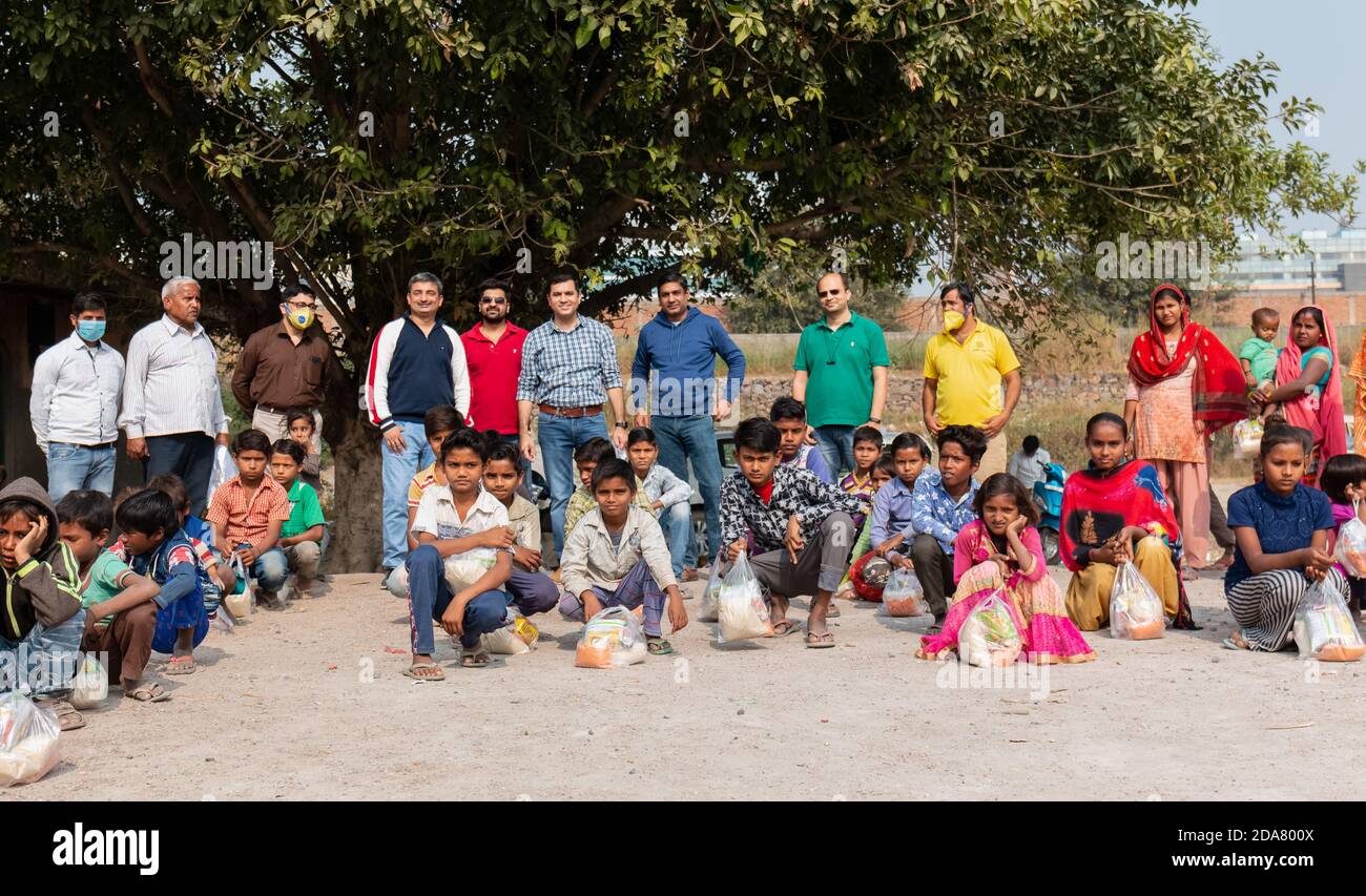 India happy crowd school children hi-res stock photography and images ...