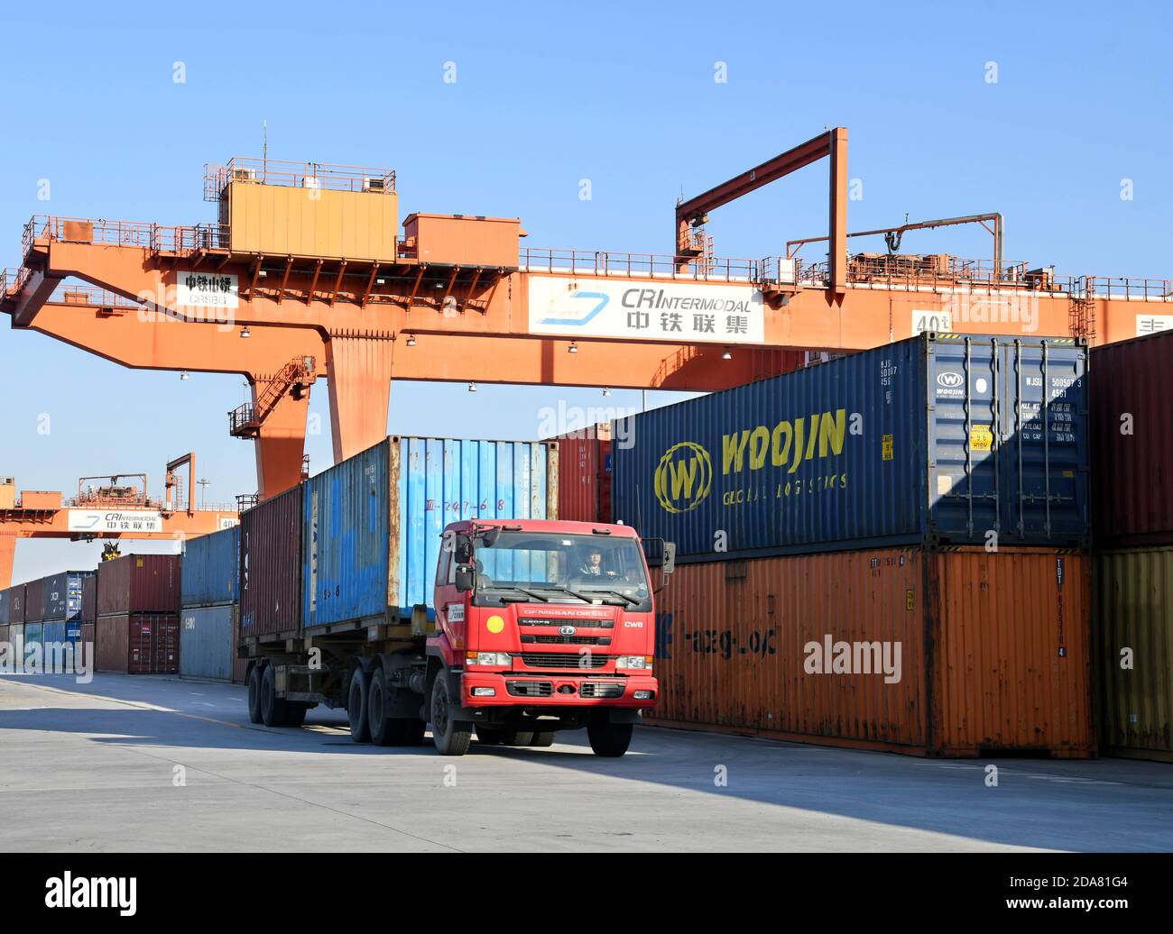 Hauling containers hi-res stock photography and images - Alamy