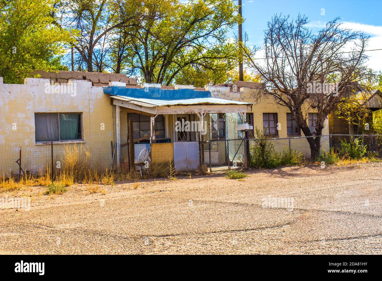 Old Abandoned One Level Home In Disrepair Stock Photo - Alamy