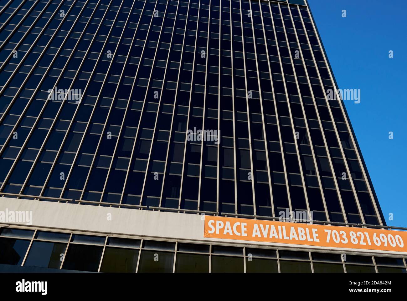 Office empty space outdoor building hi-res stock photography and images ...