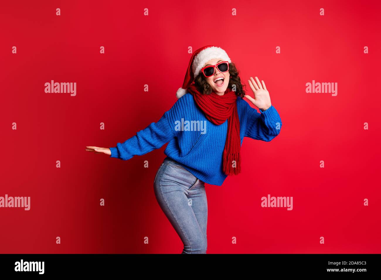 Portrait of her she nice attractive pretty cheerful cheery funky girl ...