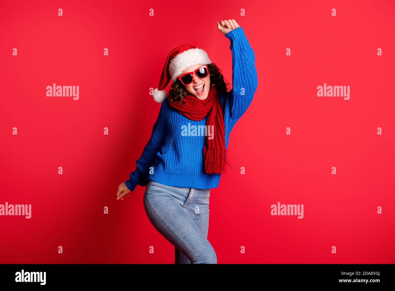 Portrait of her she nice attractive glad cheerful cheery funky girl ...