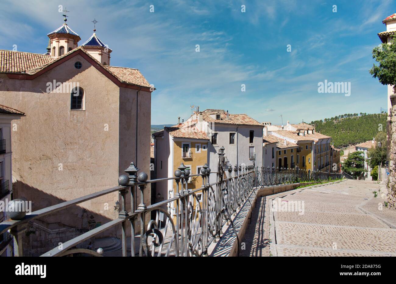 Sloping street hi-res stock photography and images - Alamy