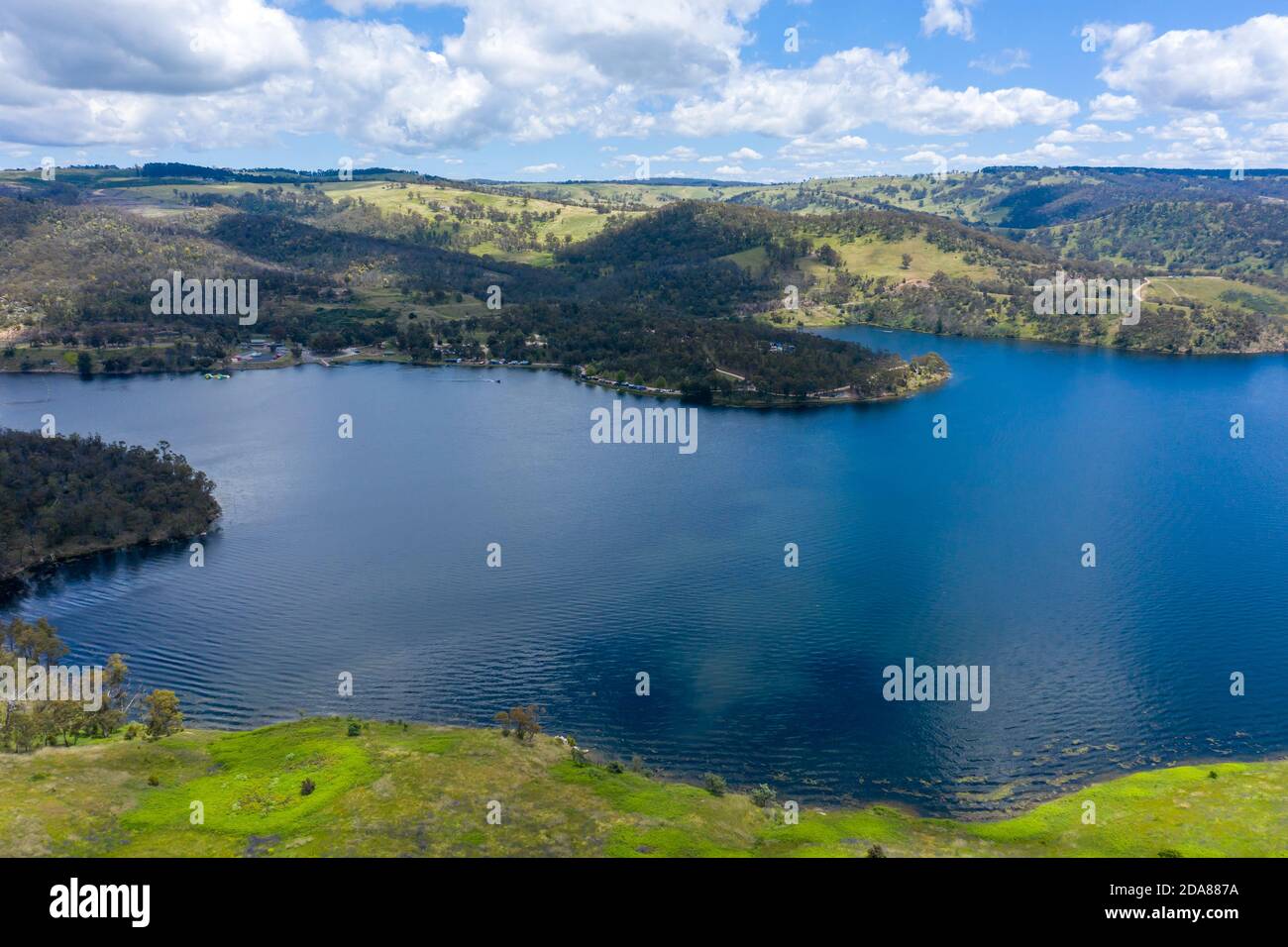Aerial view of recreational Lake Lyell near Lithgow in regional New New ...